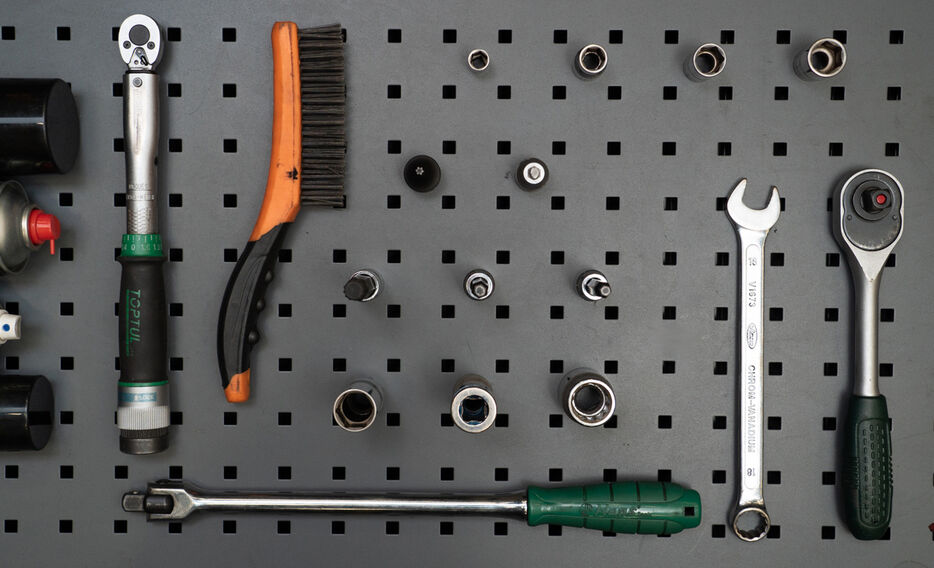 How to change front suspension strut on VW Golf 7 – replacement guide
