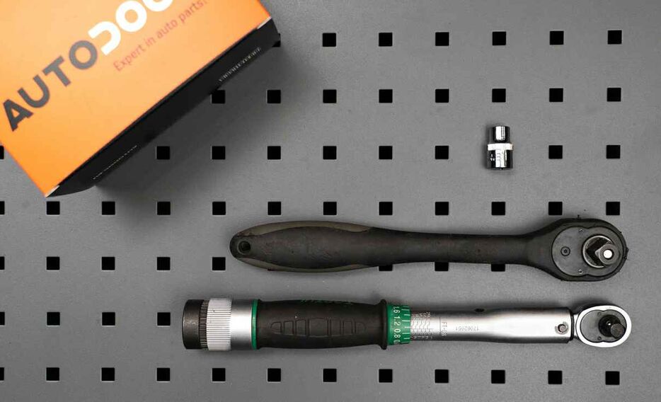 How to change battery on Ford Transit Mk7 van – replacement guide